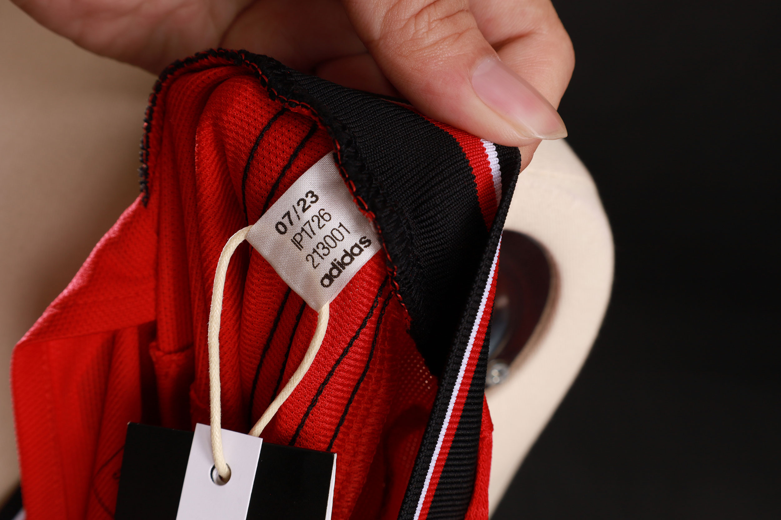 2023-24 Manchester United Home Kit MAINOO#37 with Autograph